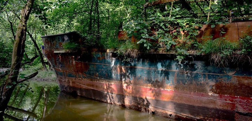 Explore the 110-year-old Ghost Ship Trapped in Kentucky